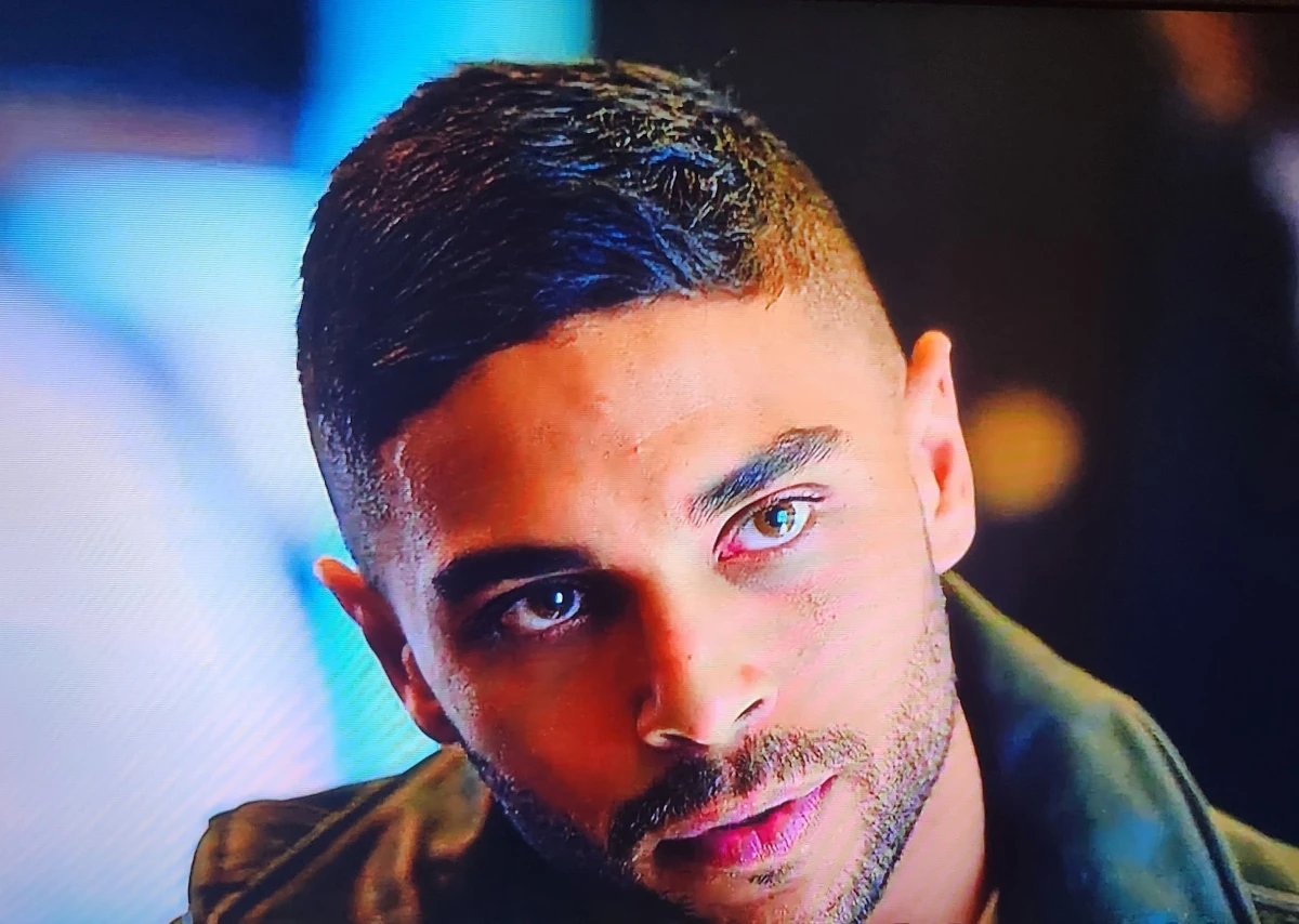 Quién es Nassim Si Ahmed: el galán de la nueva película de Netflix