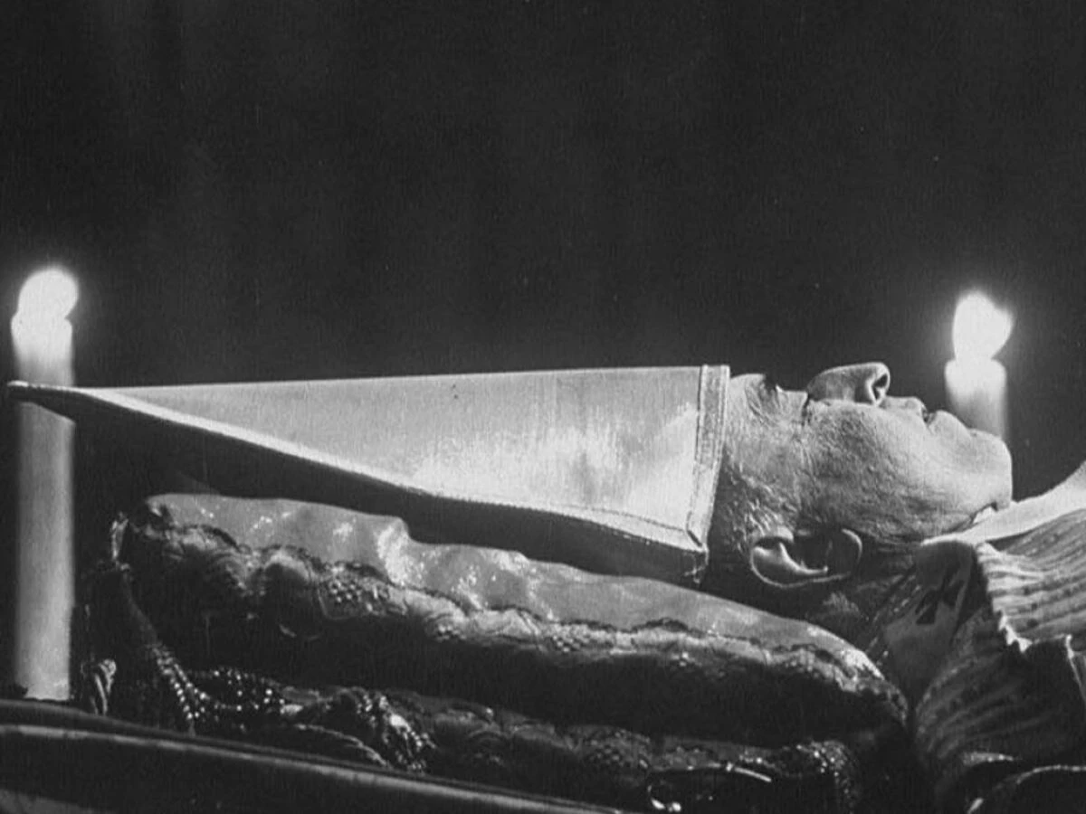 The Explosion of Pope Pius XII's Corpse: The Incredible Story